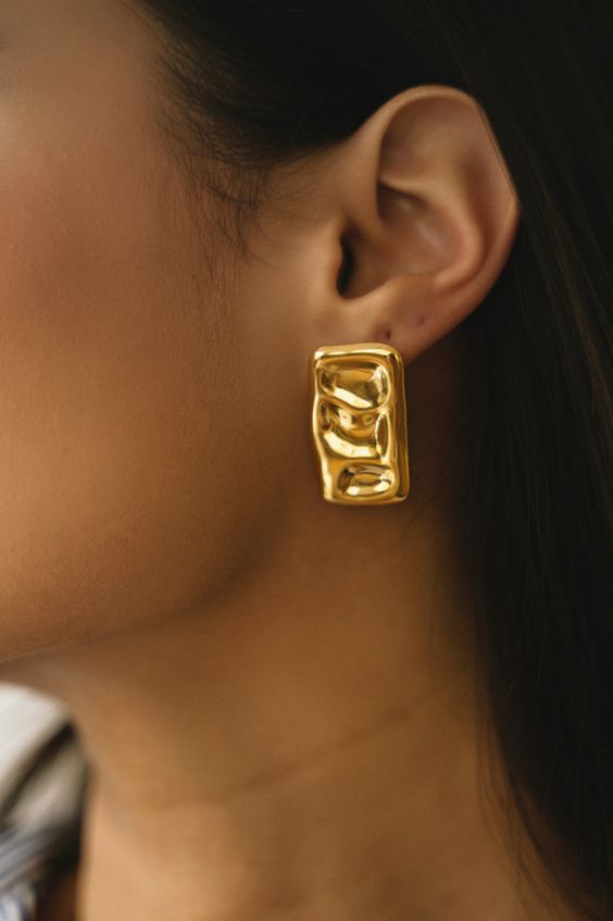 Bella Studs – GUTS.CO